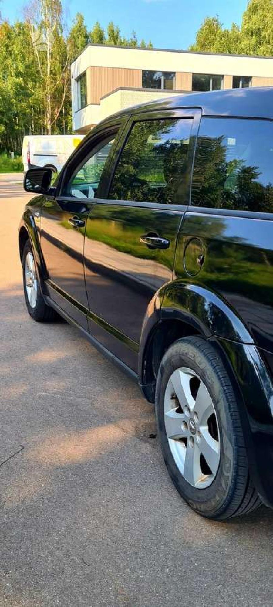 Black Dodge Journey 2008 in Vilnius, with an engine capacity of 3.50 L and mileage of 179 thousand km for 2500 €, photo 24 on AUTOMOTO.COM.LV