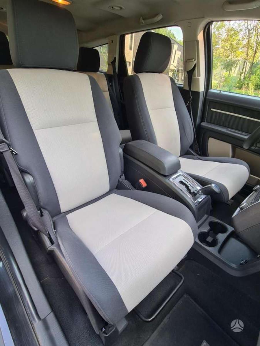 Black Dodge Journey 2008 in Vilnius, with an engine capacity of 3.50 L and mileage of 179 thousand km for 2500 €, photo 29 on AUTOMOTO.COM.LV