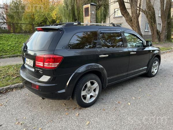 Black Dodge Journey 2009 in Riga, with an engine capacity of 2.70 L and mileage of 153 thousand km for 4500 €, photo 2 on AUTOMOTO.COM.LV