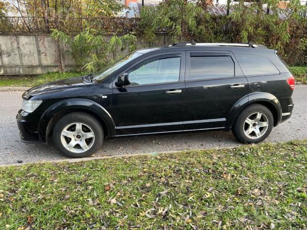 Black Dodge Journey 2009 in Riga, with an engine capacity of 2.70 L and mileage of 153 thousand km for 4500 €, photo 9 on AUTOMOTO.COM.LV