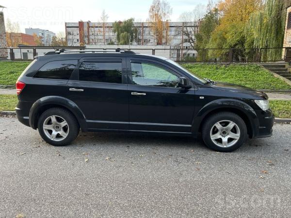 Black Dodge Journey 2009 in Riga, with an engine capacity of 2.70 L and mileage of 153 thousand km for 4500 €, photo 10 on AUTOMOTO.COM.LV