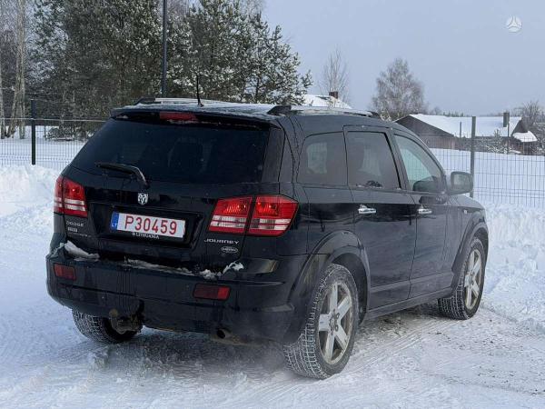 Black Dodge Journey 2009 in Vilnius, with an engine capacity of 1.97 L and mileage of 250 thousand km for 1950 €, photo 4 on AUTOMOTO.COM.LV