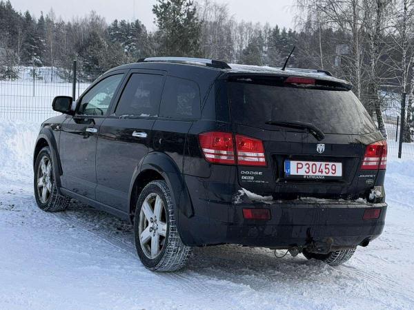 Black Dodge Journey 2009 in Vilnius, with an engine capacity of 1.97 L and mileage of 250 thousand km for 1950 €, photo 6 on AUTOMOTO.COM.LV