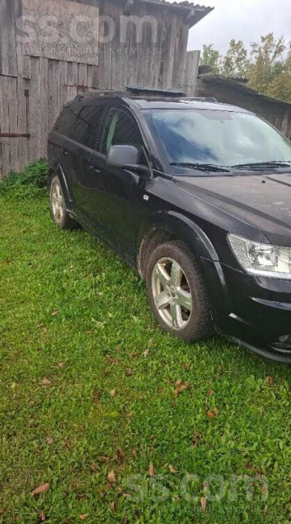 Black Dodge Journey 2009 in Balvi, with an engine capacity of 2.00 L and mileage of 389 thousand km for 3500 €, photo 4 on AUTOMOTO.COM.LV