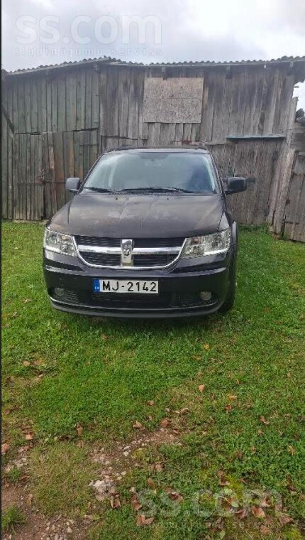 Black Dodge Journey 2009 in Balvi, with an engine capacity of 2.00 L and mileage of 389 thousand km for 3500 €, photo 5 on AUTOMOTO.COM.LV