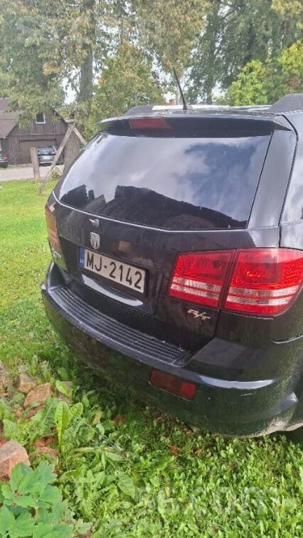 Black Dodge Journey 2009 in Balvi, with an engine capacity of 2.00 L and mileage of 389 thousand km for 3500 €, photo 6 on AUTOMOTO.COM.LV