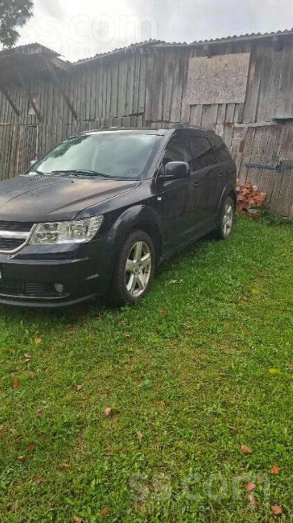 Black Dodge Journey 2009 in Balvi, with an engine capacity of 2.00 L and mileage of 389 thousand km for 3500 €, photo 7 on AUTOMOTO.COM.LV