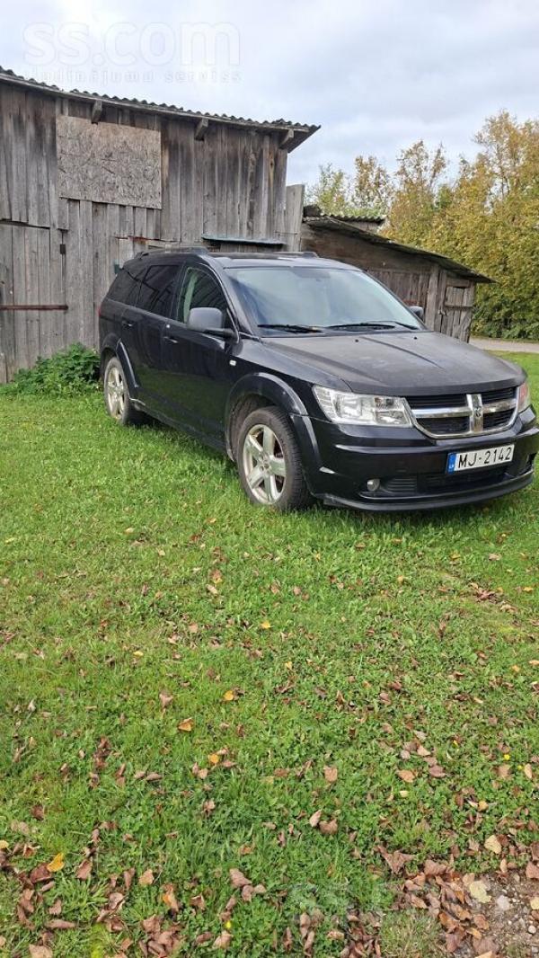 Dodge Journey 2009 in Balvi on AUTOMOTO.COM.LV Black Dodge Journey 2009 in Balvi, with an engine capacity of 2.00 L and mileage of 389 thousand km for 3000 €, photo 3 on AUTOMOTO.COM.LV
