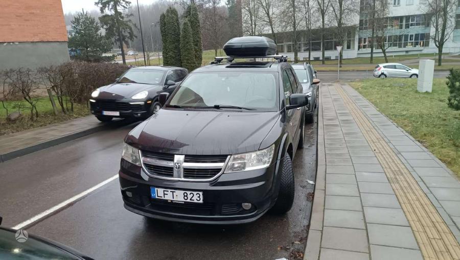 Black Dodge Journey 2010 in Vilnius, with an engine capacity of 1.97 L and mileage of 208 thousand km for 3500 €, photo 1 on AUTOMOTO.COM.LV