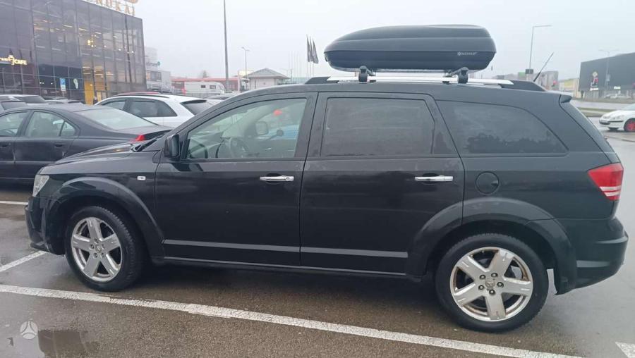 Black Dodge Journey 2010 in Vilnius, with an engine capacity of 1.97 L and mileage of 208 thousand km for 3500 €, photo 11 on AUTOMOTO.COM.LV