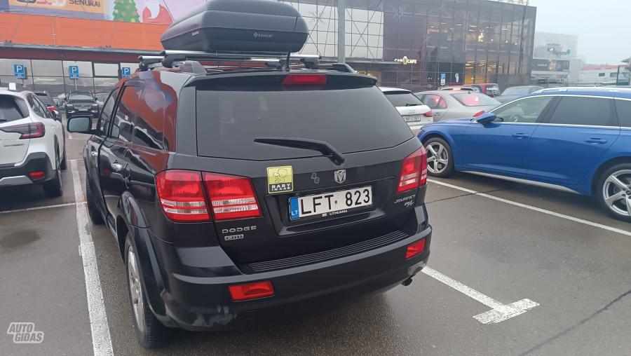 Black Dodge Journey 2010 in Vilnius, with an engine capacity of 2.00 L and mileage of 209 thousand km for 3450 €, photo 12 on AUTOMOTO.COM.LV