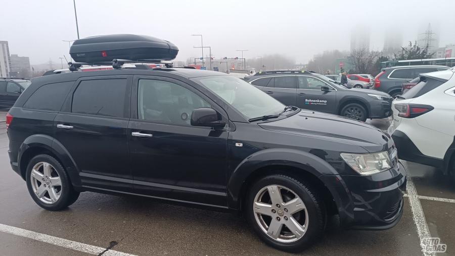 Black Dodge Journey 2010 in Vilnius, with an engine capacity of 2.00 L and mileage of 209 thousand km for 3450 €, photo 15 on AUTOMOTO.COM.LV