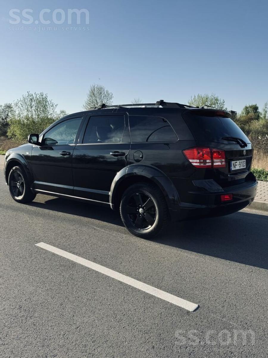 Melns Dodge Journey 2011 Rīga, ar dzinēja tilpumu 2.00 L un nobraukumu 198 tūkst. km par 4500 €, foto 1 vietnē AUTOMOTO.COM.LV