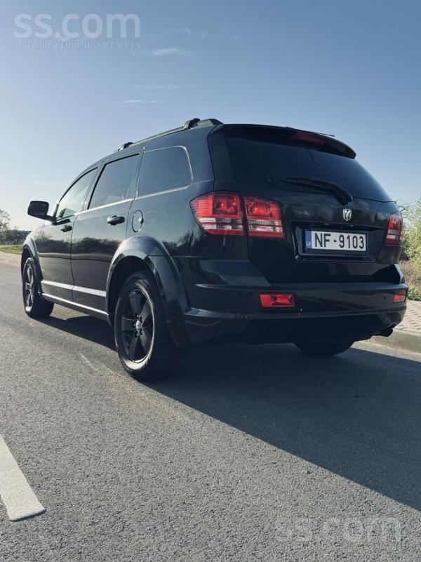 Black Dodge Journey 2011 in Riga, with an engine capacity of 2.00 L and mileage of 198 thousand km for 4500 €, photo 2 on AUTOMOTO.COM.LV