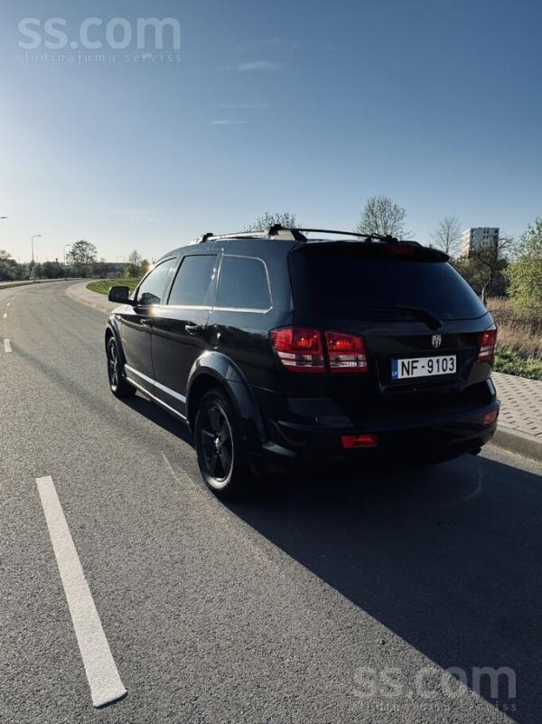 Black Dodge Journey 2011 in Riga, with an engine capacity of 2.00 L and mileage of 198 thousand km for 4500 €, photo 3 on AUTOMOTO.COM.LV