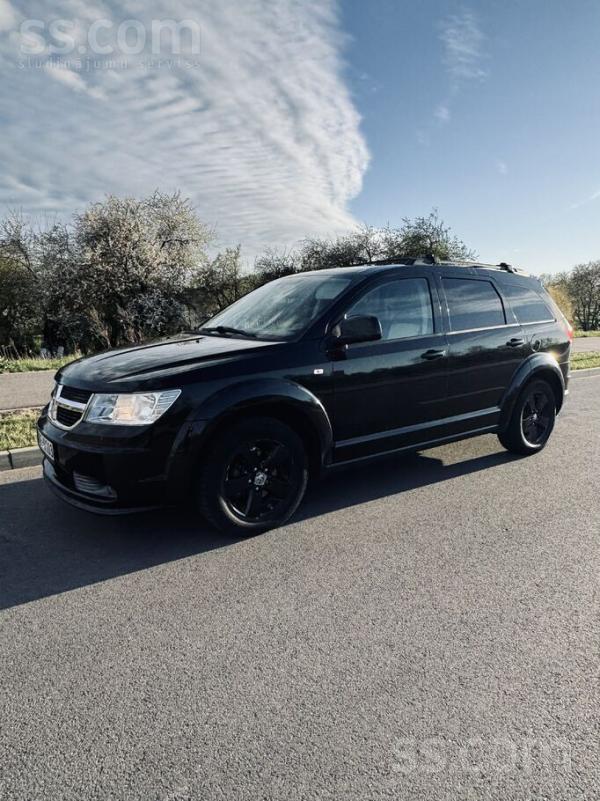 Black Dodge Journey 2011 in Riga, with an engine capacity of 2.00 L and mileage of 198 thousand km for 4500 €, photo 9 on AUTOMOTO.COM.LV