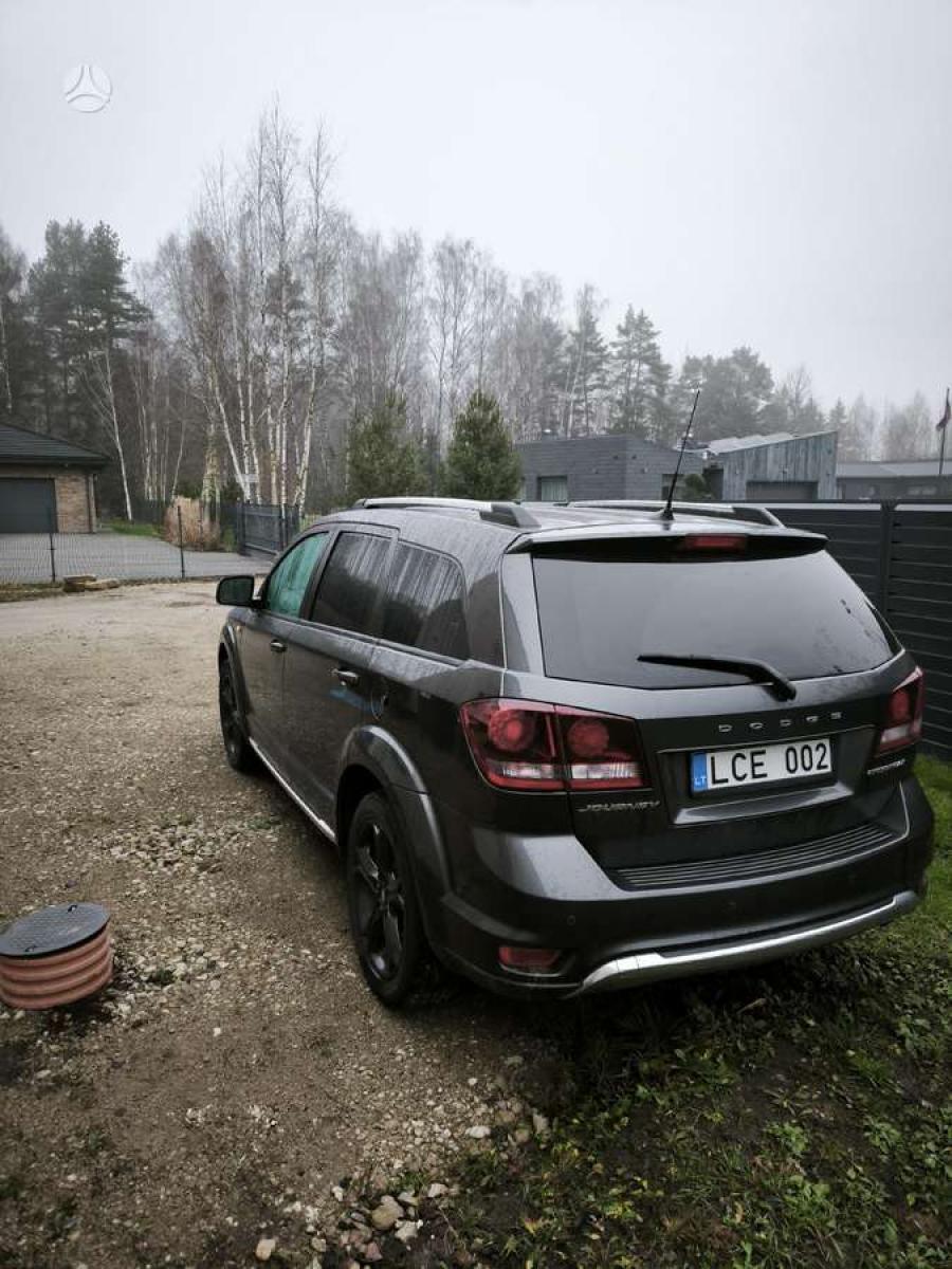 Melns Dodge Journey 2018 Panevēža, ar dzinēja tilpumu 2.40 L un nobraukumu 142 tūkst. km par 8500 €, foto 1 vietnē AUTOMOTO.COM.LV