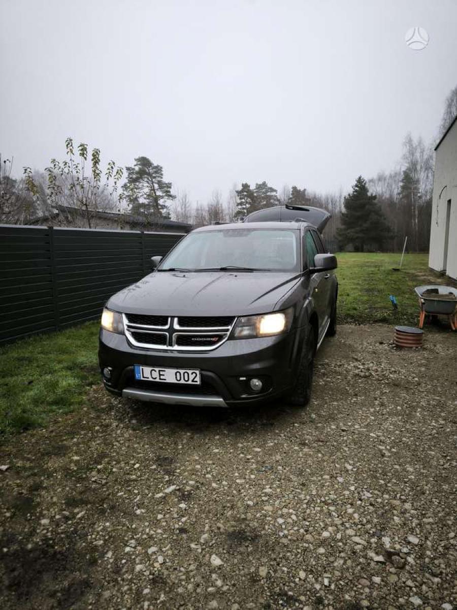 Melns Dodge Journey 2018 Panevēža, ar dzinēja tilpumu 2.40 L un nobraukumu 142 tūkst. km par 8500 €, foto 2 vietnē AUTOMOTO.COM.LV