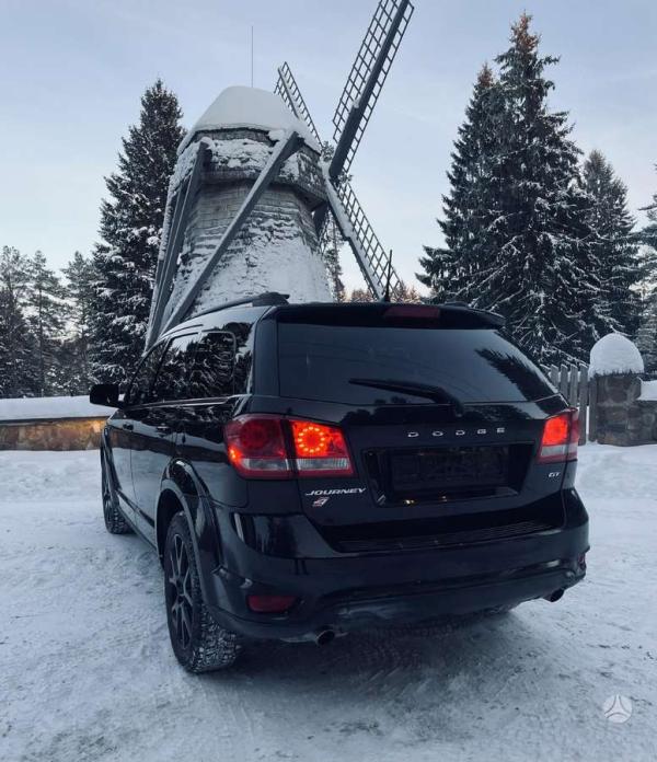 Black Dodge Journey 2018 in Telschi, with an engine capacity of 3.60 L and mileage of 177 thousand km for 11800 €, photo 7 on AUTOMOTO.COM.LV