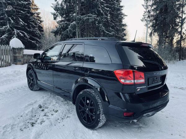 Black Dodge Journey 2018 in Telschi, with an engine capacity of 3.60 L and mileage of 177 thousand km for 11800 €, photo 8 on AUTOMOTO.COM.LV