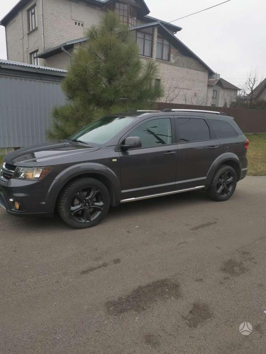 Black Dodge Journey 2018 in Panevezys, with an engine capacity of 2.36 L and mileage of 150 thousand km for 5800 €, photo 3 on AUTOMOTO.COM.LV