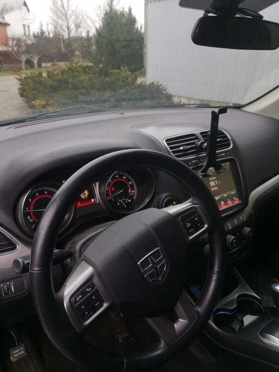 Black Dodge Journey 2018 in Panevezys, with an engine capacity of 2.36 L and mileage of 150 thousand km for 5800 €, photo 6 on AUTOMOTO.COM.LV