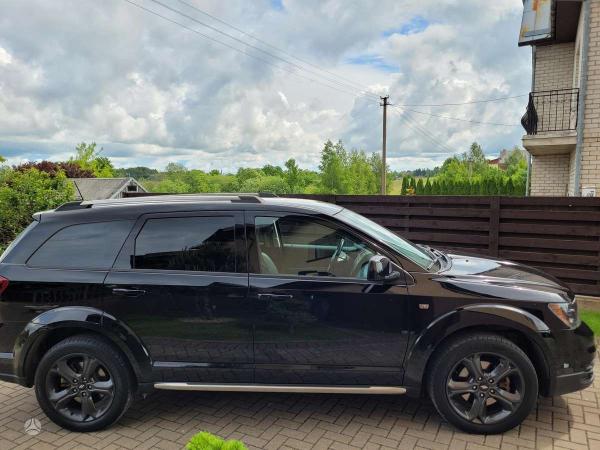 Black Dodge Journey 2018 in Telschi, with an engine capacity of 3.60 L and mileage of 176 thousand km for 10500 €, photo 6 on AUTOMOTO.COM.LV