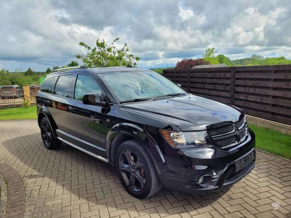 Black Dodge Journey 2018 in Telschi, with an engine capacity of 3.60 L and mileage of 176 thousand km for 10500 €, photo 7 on AUTOMOTO.COM.LV