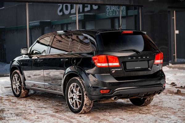 Black Dodge Journey 2019 in Kaunas, with an engine capacity of 3.60 L and mileage of 128 thousand km for 13500 €, photo 5 on AUTOMOTO.COM.LV