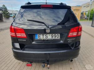 Black Dodge Journey 2009 in Kaunas, with an engine capacity of 2.40 L and mileage of 173 thousand km for 2350 €, photo 6 on AUTOMOTO.COM.LV