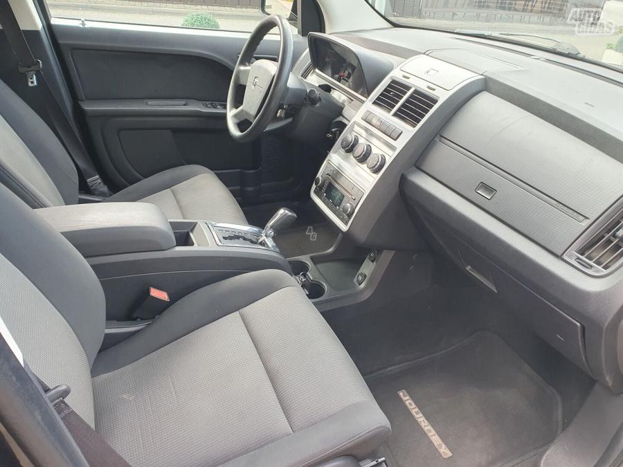 Black Dodge Journey 2009 in Kaunas, with an engine capacity of 2.40 L and mileage of 173 thousand km for 2350 €, photo 8 on AUTOMOTO.COM.LV