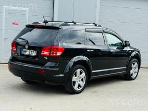 Black Dodge Journey 2009 in Riga, with an engine capacity of 2.00 L and mileage of 0 thousand km for 3750 €, photo 6 on AUTOMOTO.COM.LV