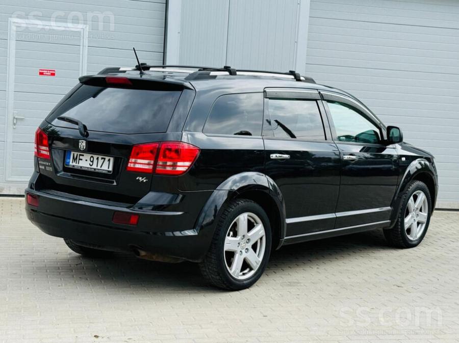 Black Dodge Journey 2009 in Riga, with an engine capacity of 2.00 L and mileage of 0 thousand km for 3750 €, photo 6 on AUTOMOTO.COM.LV