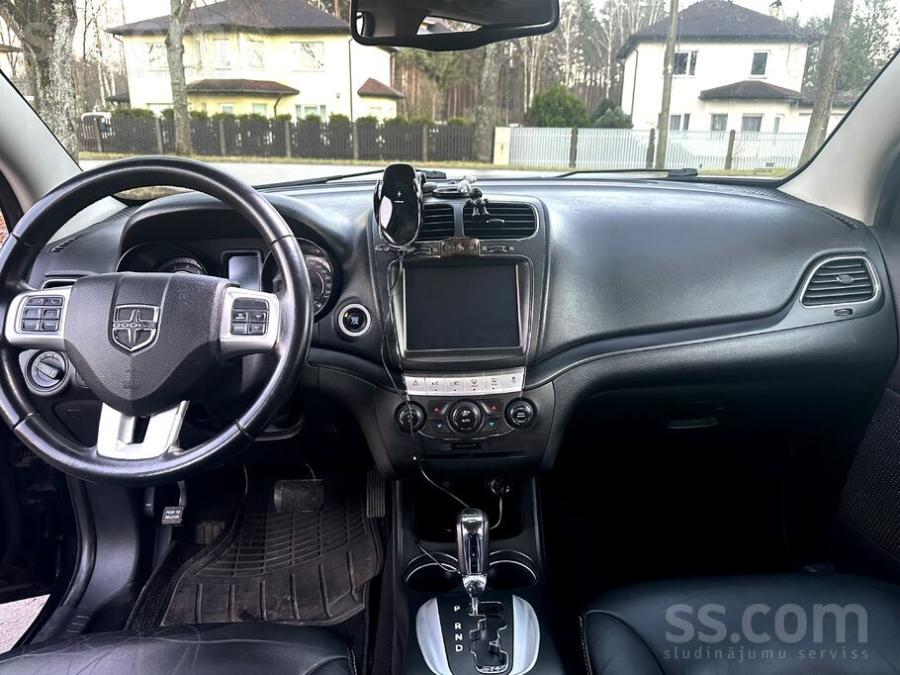 Black Dodge Journey 2016 in Jurmala, with an engine capacity of 2.40 L and mileage of 245 thousand km for 9000 €, photo 8 on AUTOMOTO.COM.LV