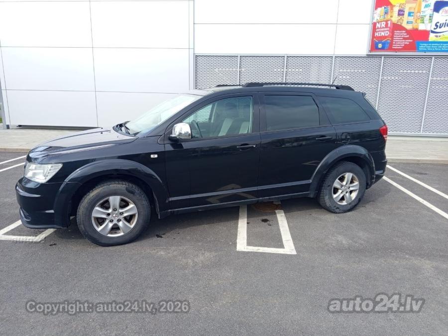 Black Dodge Journey 2008 in Tallinn, with an engine capacity of 2.00 L and mileage of 208 thousand km for 3499 €, photo 4 on AUTOMOTO.COM.LV