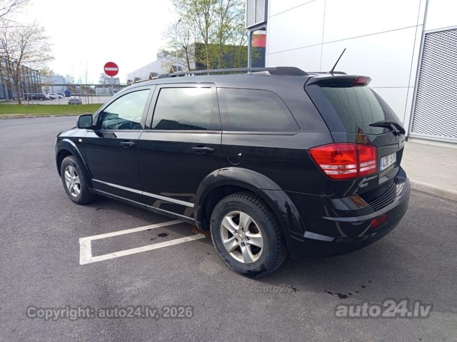 Black Dodge Journey 2008 in Tallinn, with an engine capacity of 2.00 L and mileage of 208 thousand km for 3499 €, photo 5 on AUTOMOTO.COM.LV