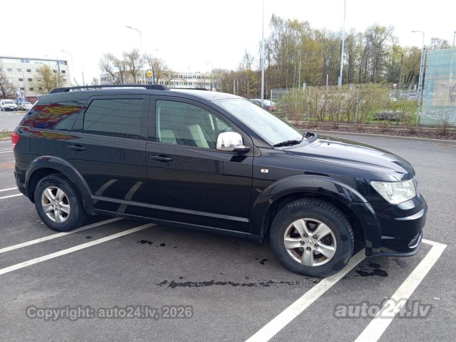 Black Dodge Journey 2008 in Tallinn, with an engine capacity of 2.00 L and mileage of 208 thousand km for 3499 €, photo 8 on AUTOMOTO.COM.LV