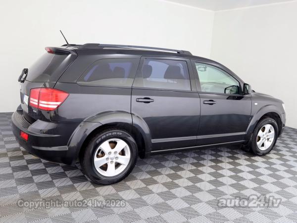 Black Dodge Journey 2008 in Tallinn, with an engine capacity of 2.00 L and mileage of 289 thousand km for 1999 €, photo 4 on AUTOMOTO.COM.LV