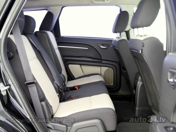 Black Dodge Journey 2008 in Tallinn, with an engine capacity of 2.00 L and mileage of 289 thousand km for 1999 €, photo 8 on AUTOMOTO.COM.LV