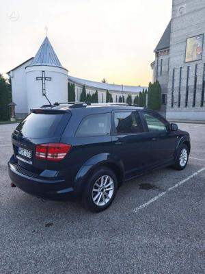 Blue Dodge Journey 2014 in Alytus, with an engine capacity of 2.40 L and mileage of 372 thousand km for 2500 €, photo 5 on AUTOMOTO.COM.LV
