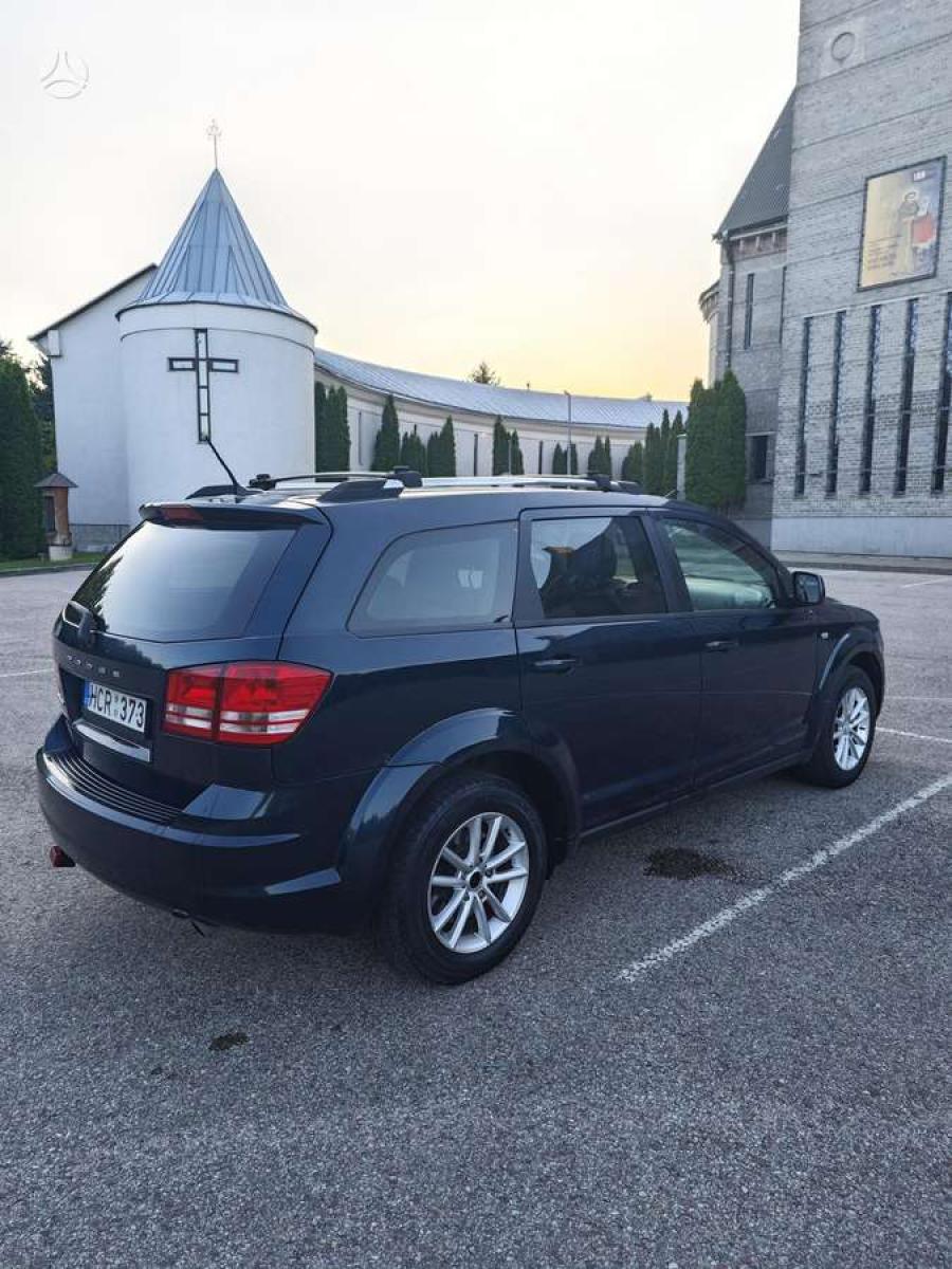 Blue Dodge Journey 2014 in Alytus, with an engine capacity of 2.40 L and mileage of 372 thousand km for 2500 €, photo 5 on AUTOMOTO.COM.LV