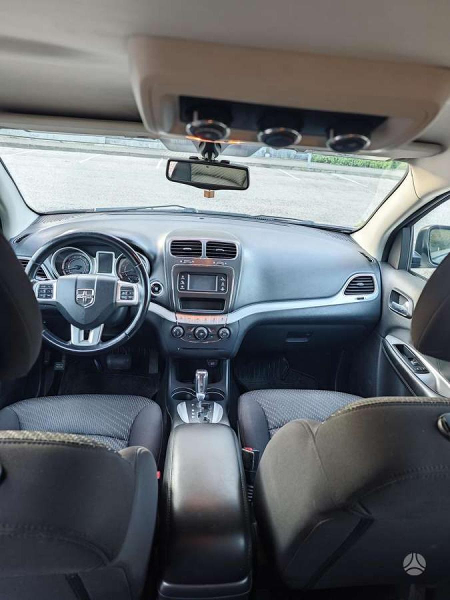 Blue Dodge Journey 2014 in Alytus, with an engine capacity of 2.40 L and mileage of 372 thousand km for 2500 €, photo 9 on AUTOMOTO.COM.LV