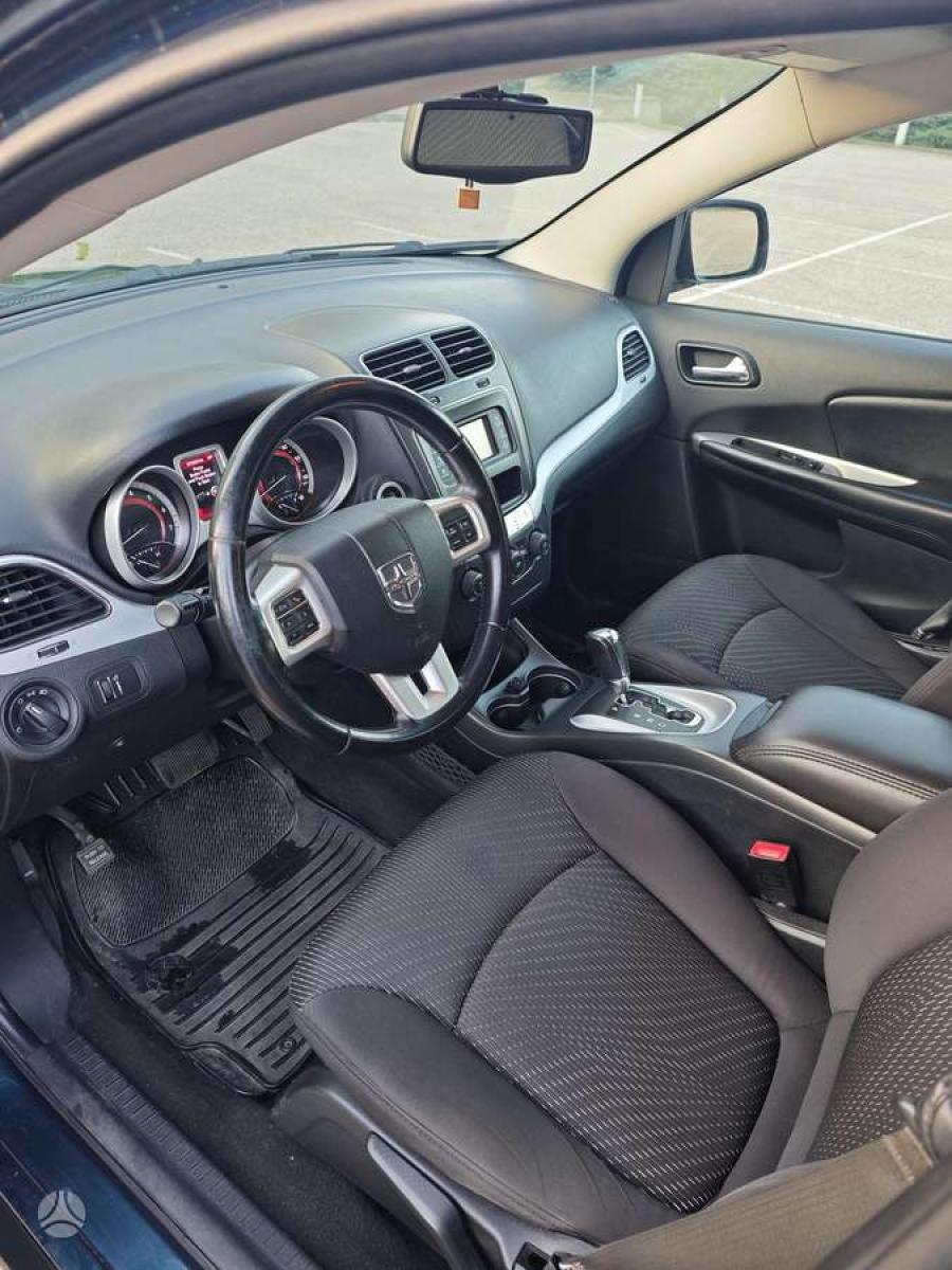Blue Dodge Journey 2014 in Alytus, with an engine capacity of 2.40 L and mileage of 372 thousand km for 2500 €, photo 10 on AUTOMOTO.COM.LV