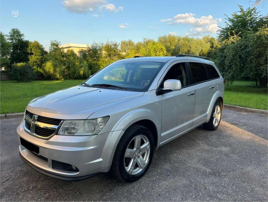 Grey Dodge Journey 2008 in Kaunas, with an engine capacity of 1.97 L and mileage of 279 thousand km for 1950 €, photo 1 on AUTOMOTO.COM.LV