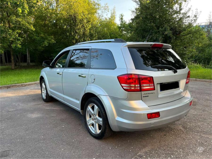 Grey Dodge Journey 2008 in Kaunas, with an engine capacity of 1.97 L and mileage of 279 thousand km for 1950 €, photo 6 on AUTOMOTO.COM.LV