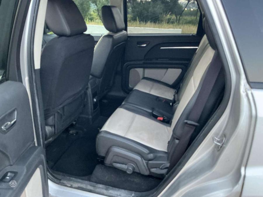 Grey Dodge Journey 2008 in Kaunas, with an engine capacity of 1.97 L and mileage of 279 thousand km for 1950 €, photo 14 on AUTOMOTO.COM.LV