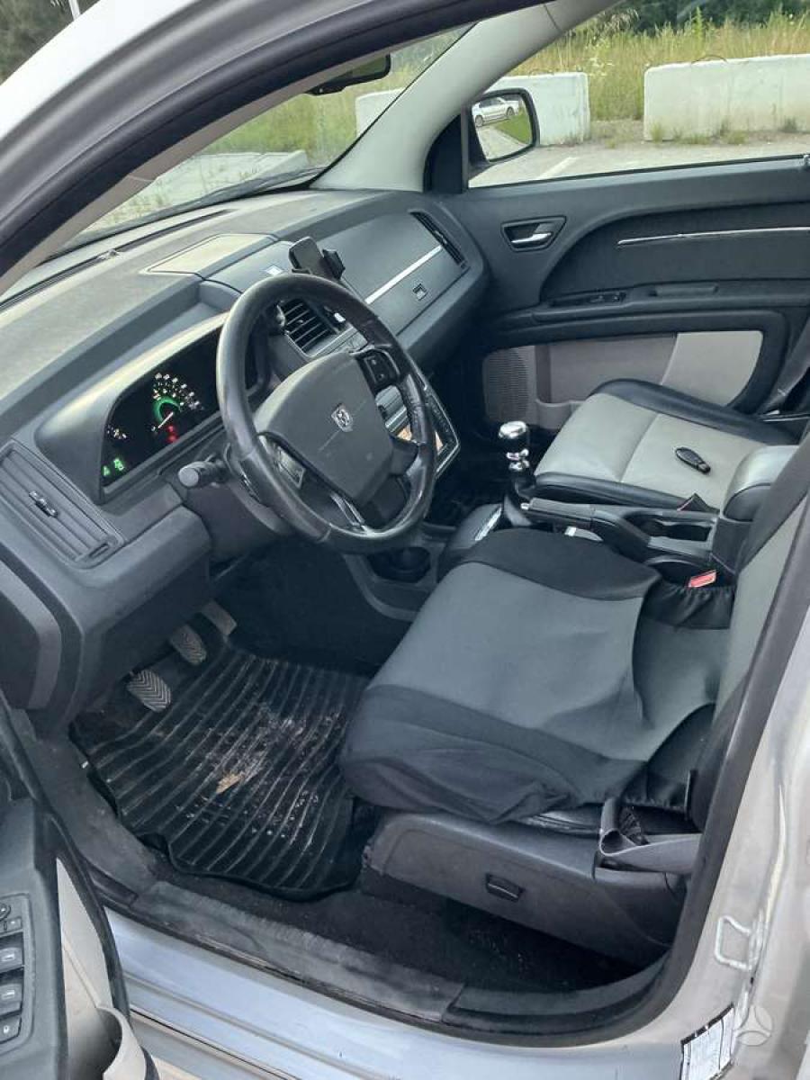 Grey Dodge Journey 2008 in Kaunas, with an engine capacity of 1.97 L and mileage of 279 thousand km for 1950 €, photo 24 on AUTOMOTO.COM.LV