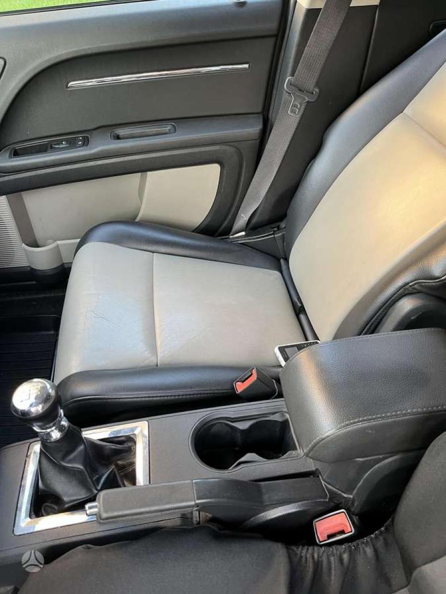 Grey Dodge Journey 2008 in Kaunas, with an engine capacity of 1.97 L and mileage of 279 thousand km for 1950 €, photo 26 on AUTOMOTO.COM.LV