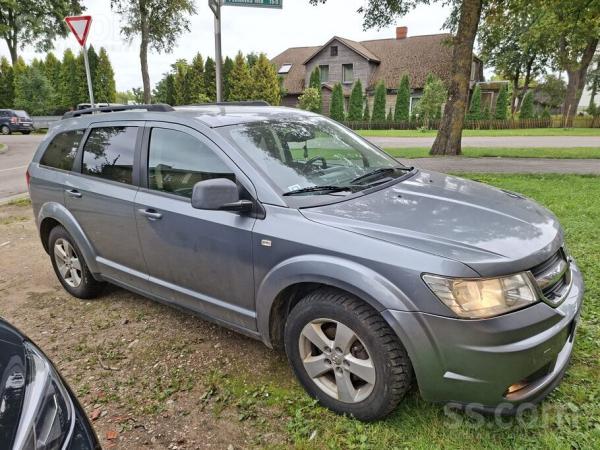 Dodge Journey 2008 in Limbazi on AUTOMOTO.COM.LV Grey Dodge Journey 2008 in Limbazi, with an engine capacity of 2.00 L and mileage of 186 thousand km for 1500 €, photo 4 on AUTOMOTO.COM.LV
