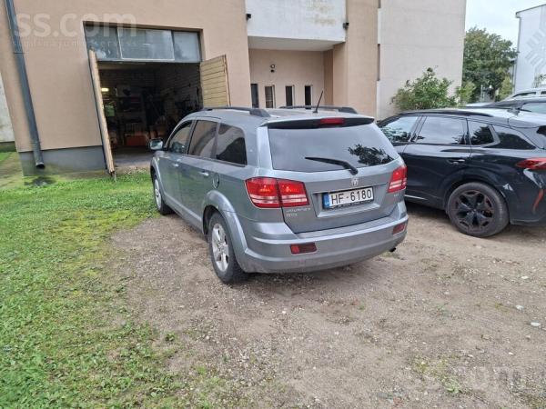 Dodge Journey 2008 in Limbazi on AUTOMOTO.COM.LV Grey Dodge Journey 2008 in Limbazi, with an engine capacity of 2.00 L and mileage of 186 thousand km for 1500 €, photo 5 on AUTOMOTO.COM.LV